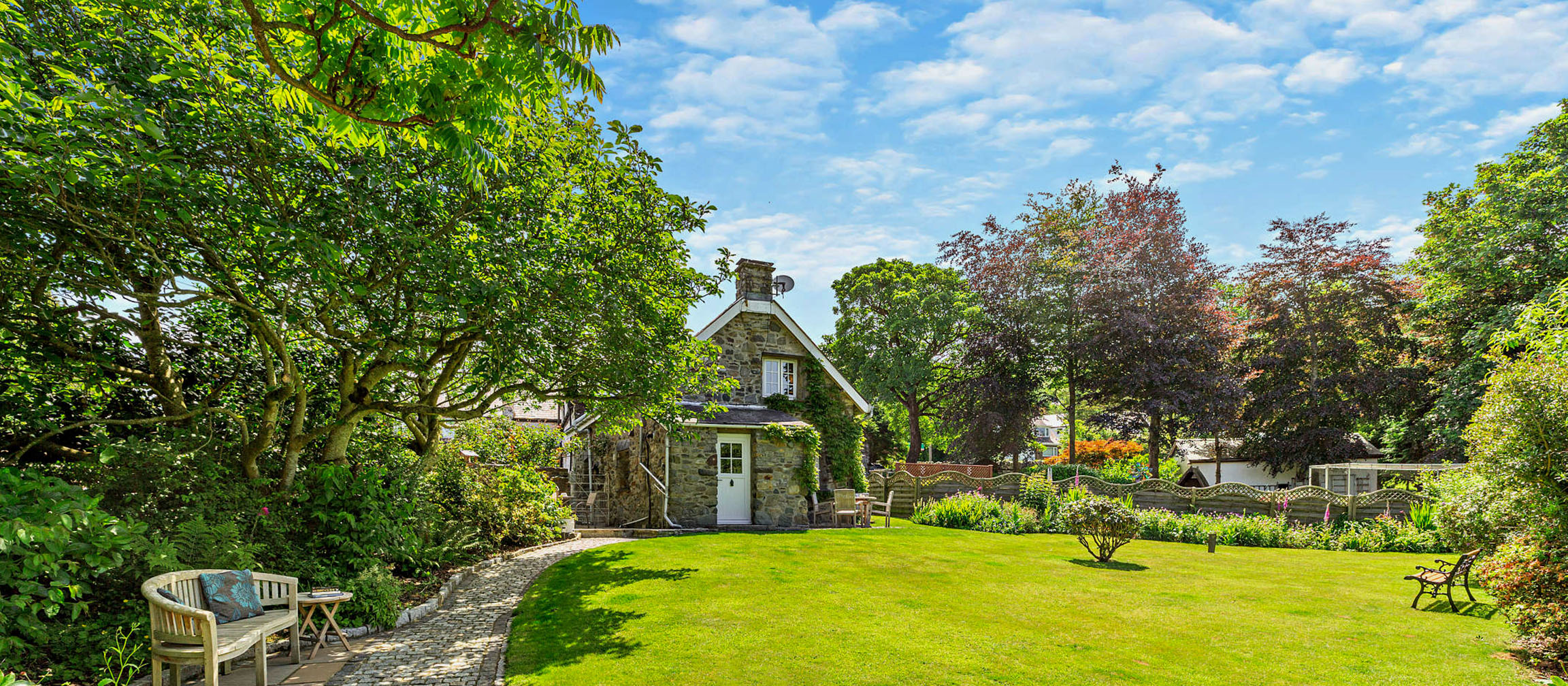 Ty'r Celyn - Holly Tree House